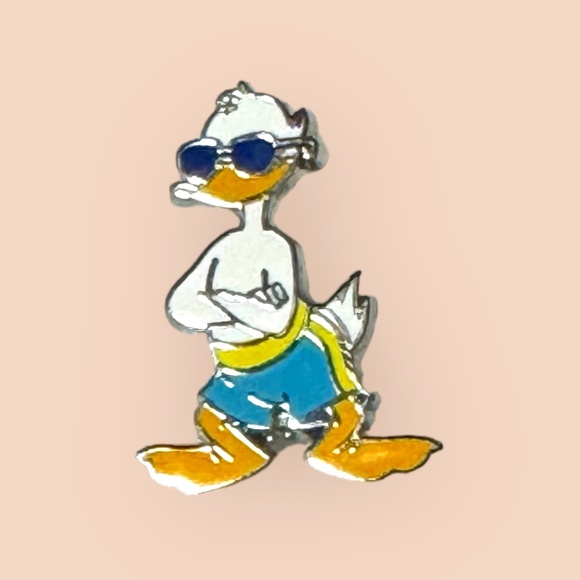 Disney | Jewelry | Disney Donald Duck Swimsuit Trading Pin Goggles ...